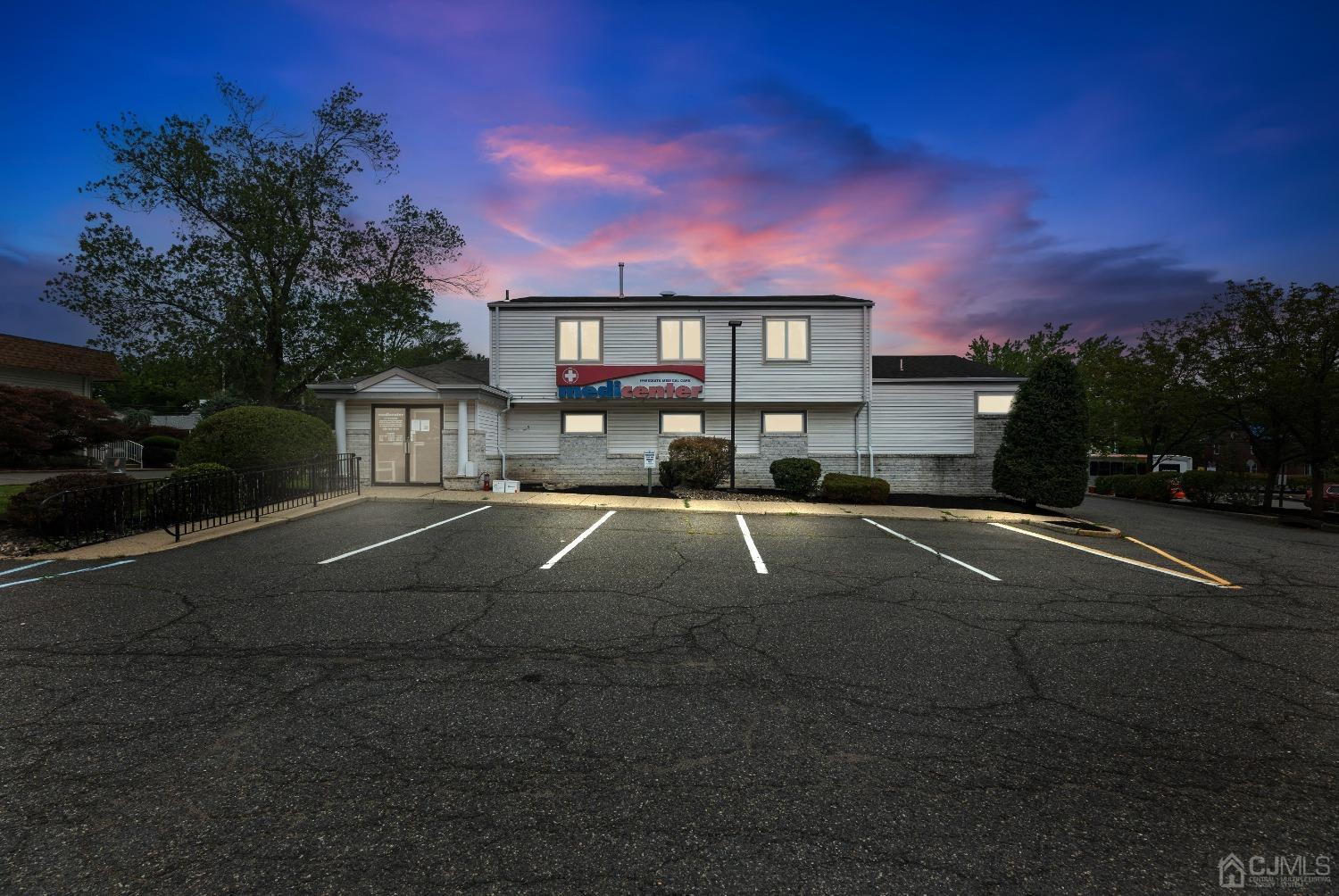 1813 Oak Tree Road, Edison, NJ 08820